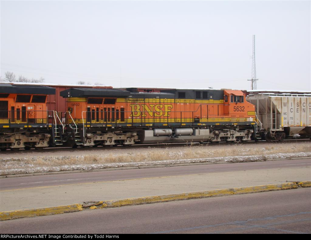 BNSF 5632